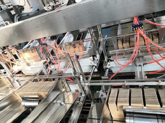 Automatic corrugated cardboard partition assembler machine